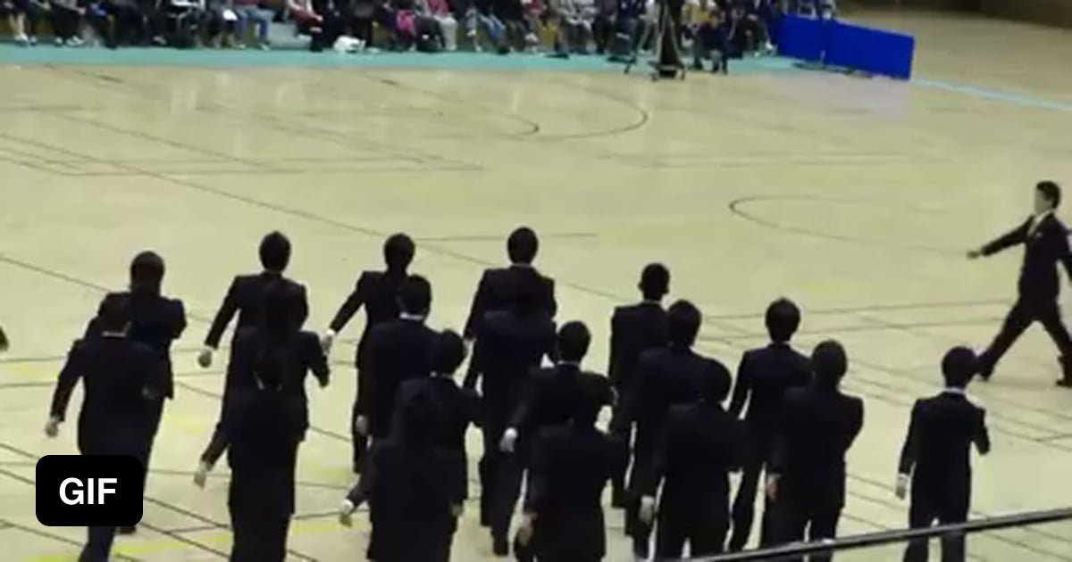 Amazing Japanese precision while walking - 9GAG