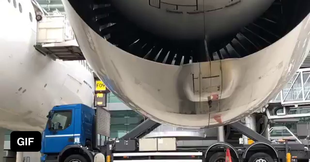 Opening the cowls on a jet engine - 9GAG