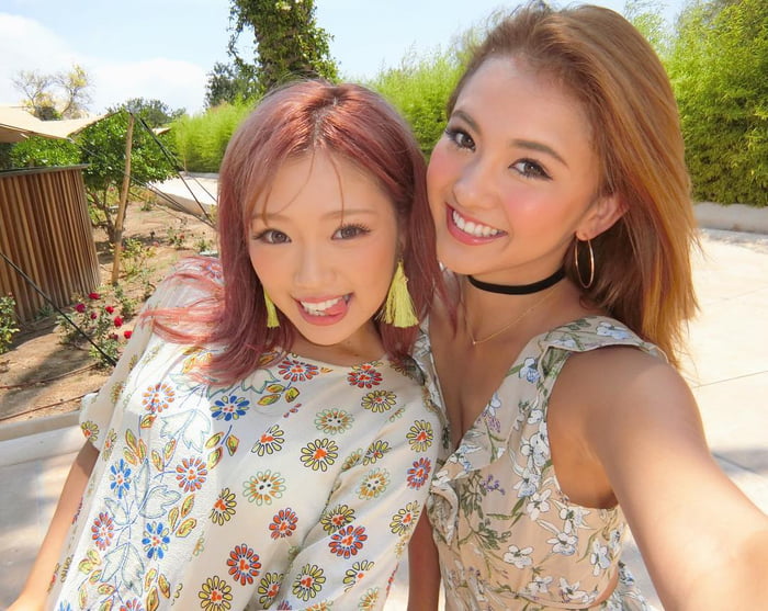 Watanabe Kazue & Karen Macaron - 9GAG
