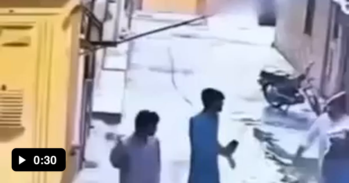 When the tables turn in a street robbery. - 9GAG