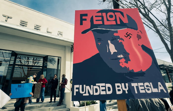 Felon funded by Tesla protest sign - 9GAG