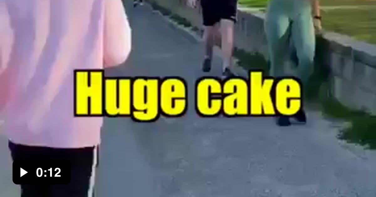 Huge Cake - 9GAG