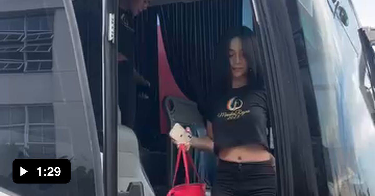 Spot the most biutiful lady - 9GAG