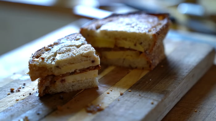 Gordon Ramsay's "grilled cheese" with kimchi - 9GAG