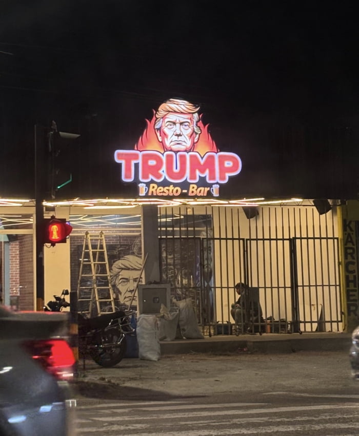 Trump Restaurant Bar - 9GAG