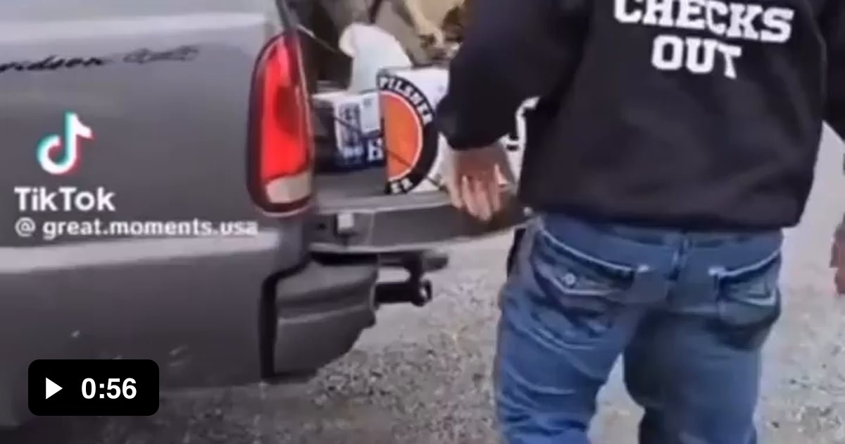 This genuinely made me grin. Guys surprising their best friends! - 9GAG