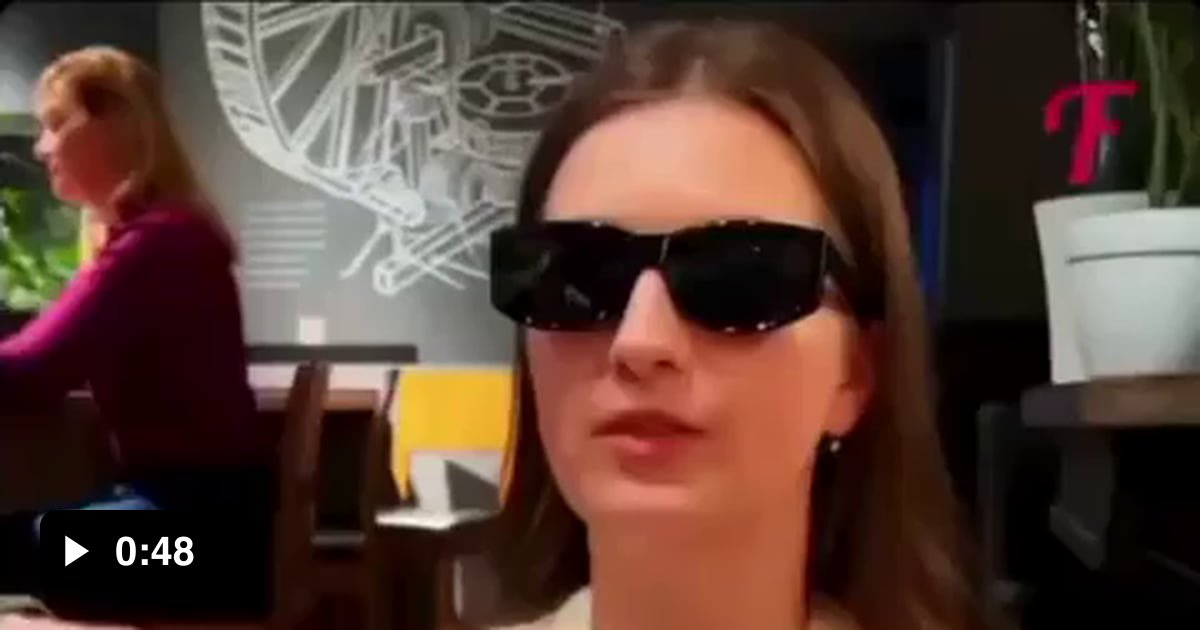 A very sweet proposal to the girl of his dreams. - 9GAG