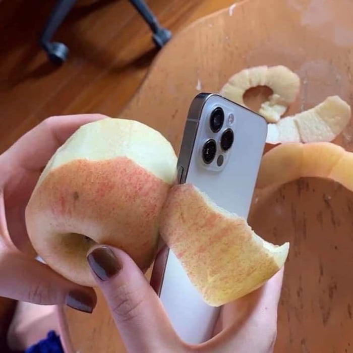 Am I using my apple phone wrong? - 9GAG