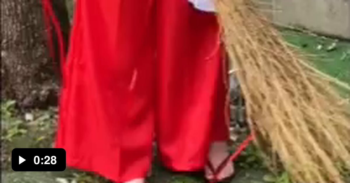 Teasing a Miko (Japanese shrine maiden) in duty - 9GAG
