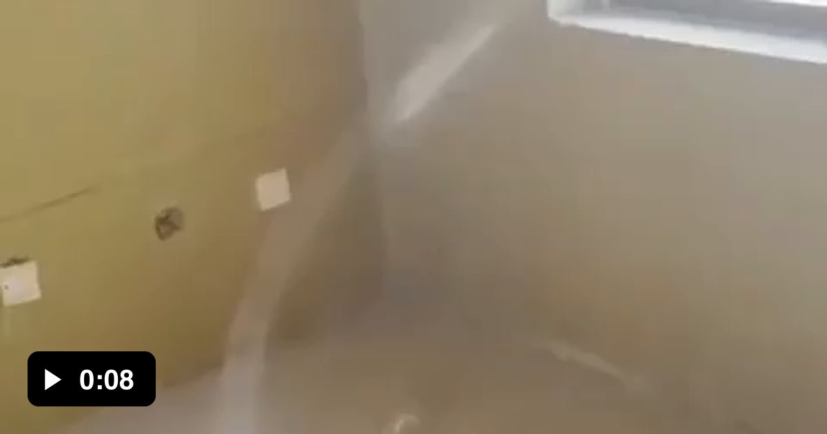 My room is getting dramatic. - 9GAG