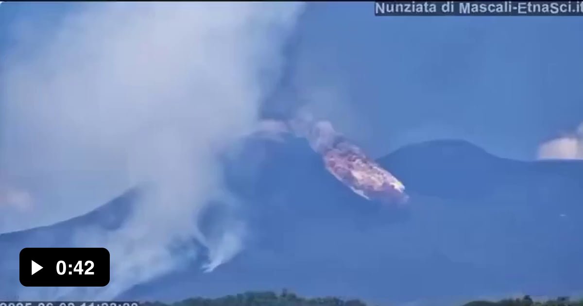 Dramatic eruption of Mount Etna captured on camera. - 9GAG