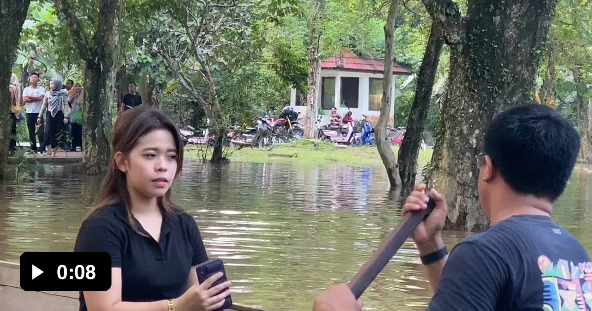 Tenang aja beb, ga bakalan tenggelam main perahu disini - 9GAG