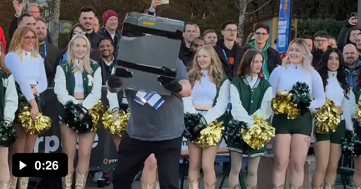 World Server Throwing Championship - 9GAG