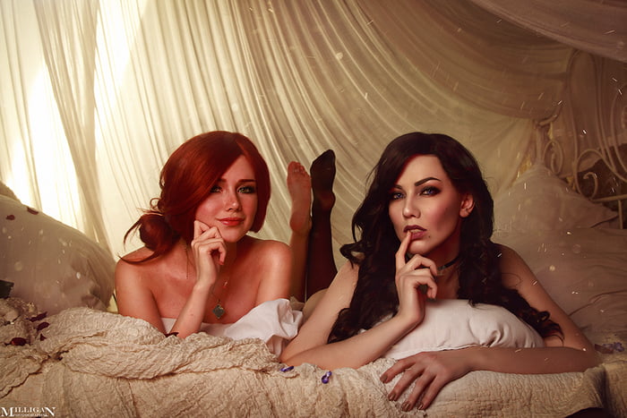 Triss and Yennefer (@vick_torie, @may_valerie_) - 9GAG