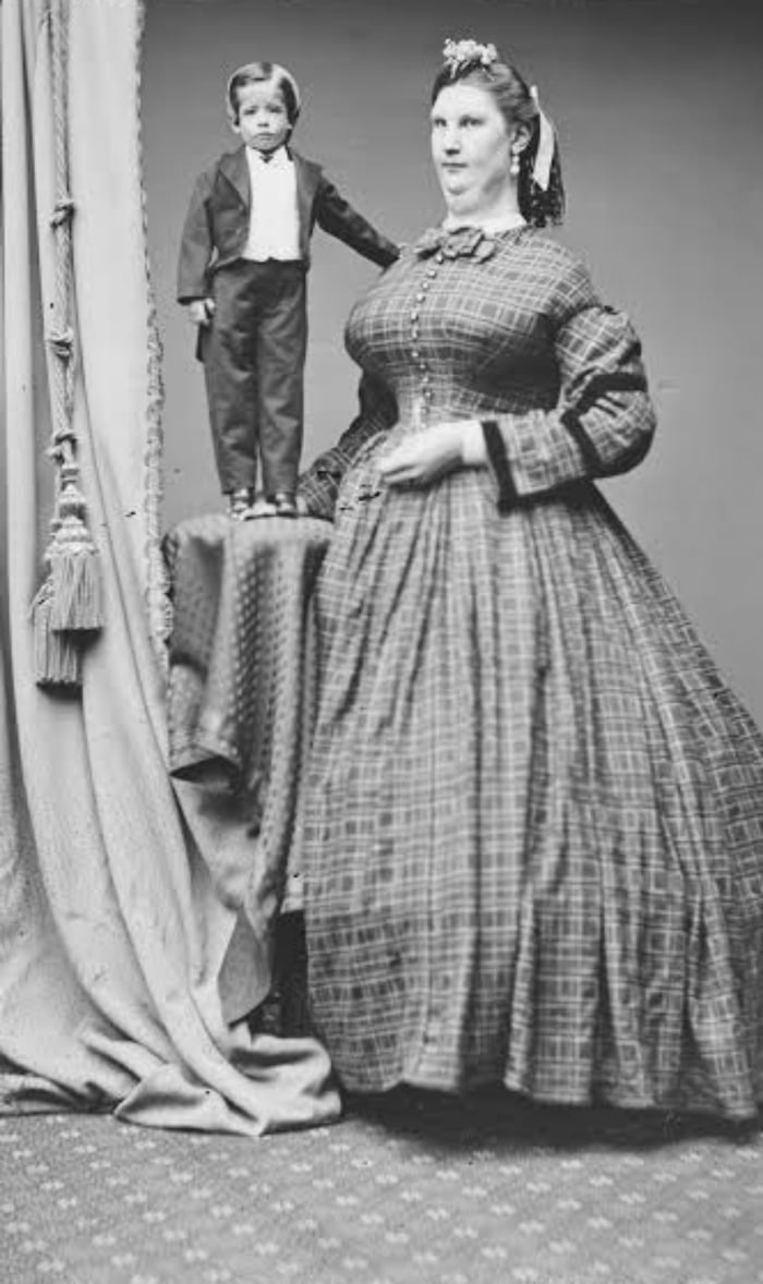 Tallest woman of the 1870s, Anna Haining Bates, (2.41 meter or 7'11 ...