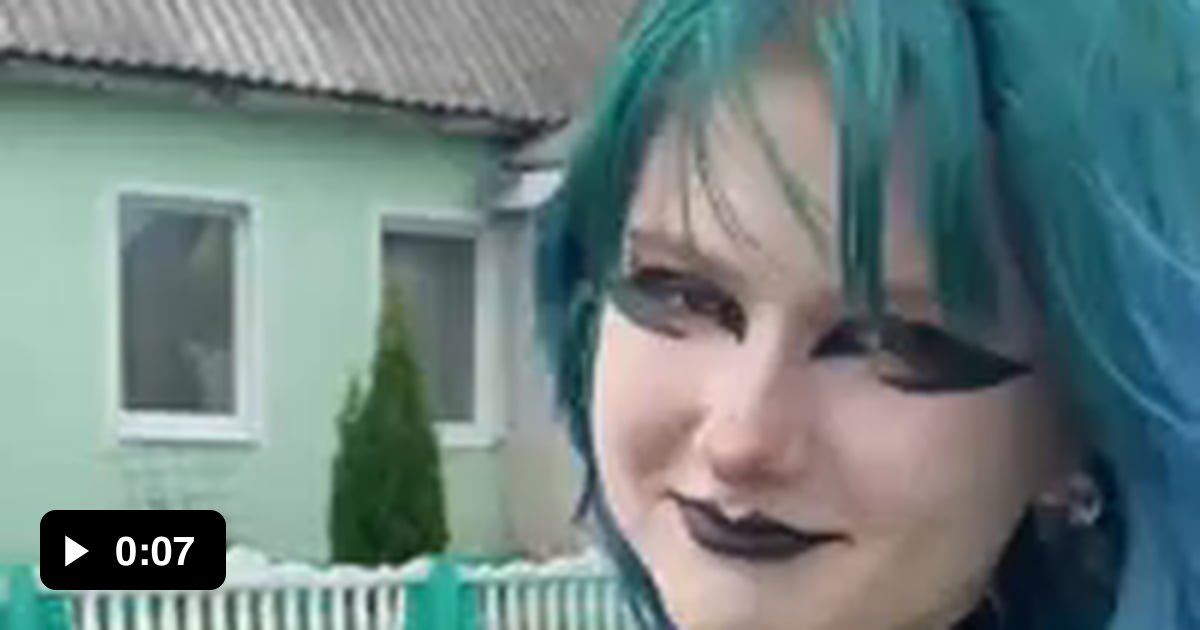 Goth girl irl; she found it on the side of the road - 9GAG