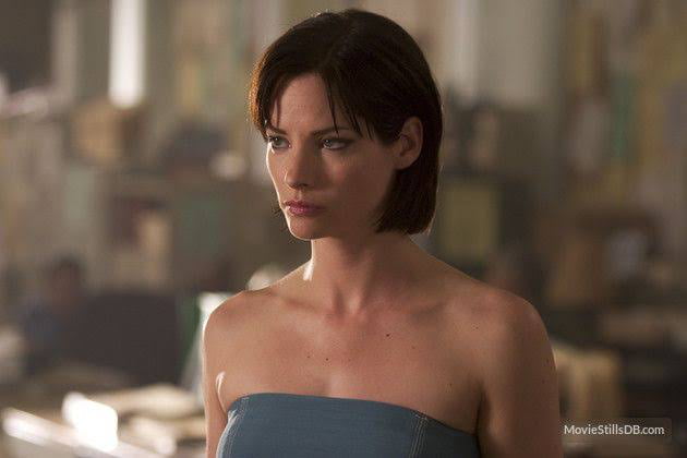 Sienna Guillory as Jill Valentine - 9GAG