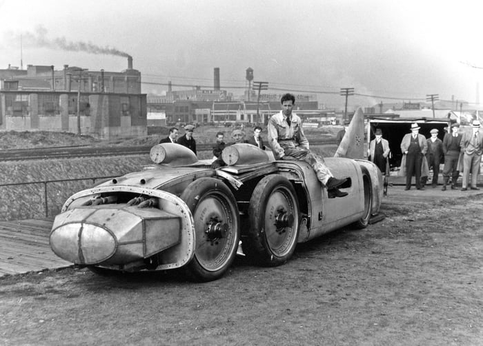 1930s British LSR car Thunderbolt - 9GAG