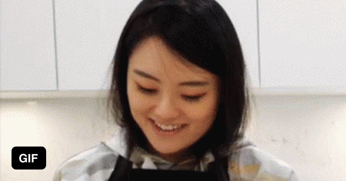 Hold up. Let her cook. - 9GAG