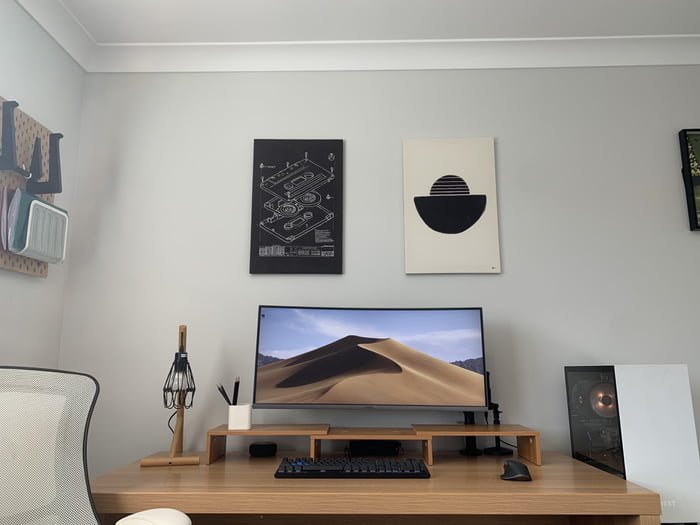 Clean minimal setup - 9GAG