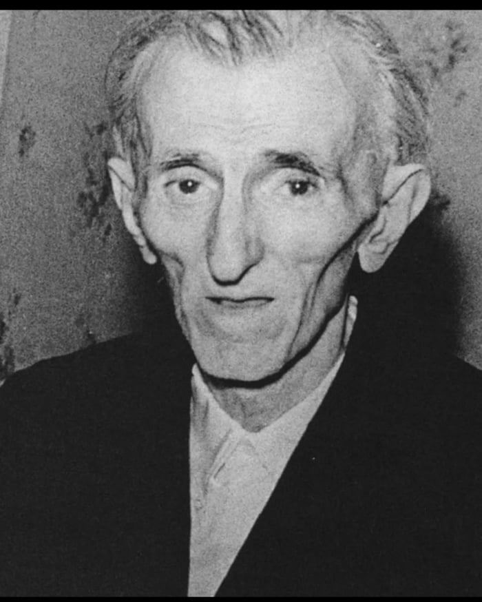 The last known photo of genius Nikola Tesla in 1943. - 9GAG