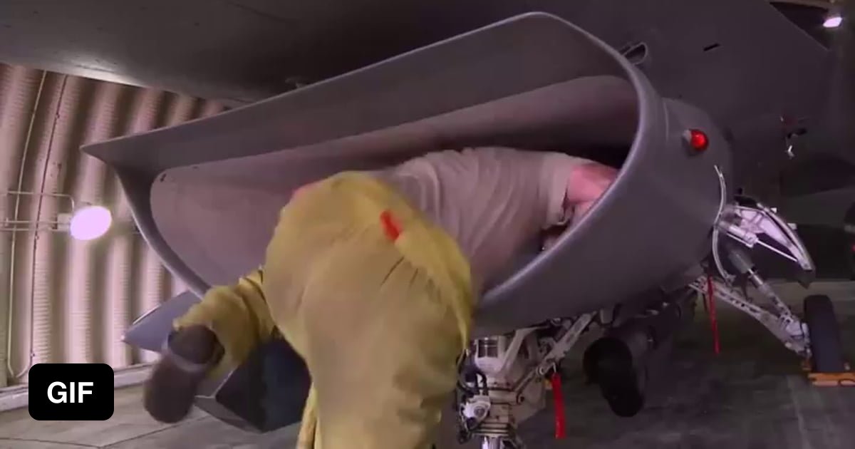 Routine F-16 maintenance - 9GAG