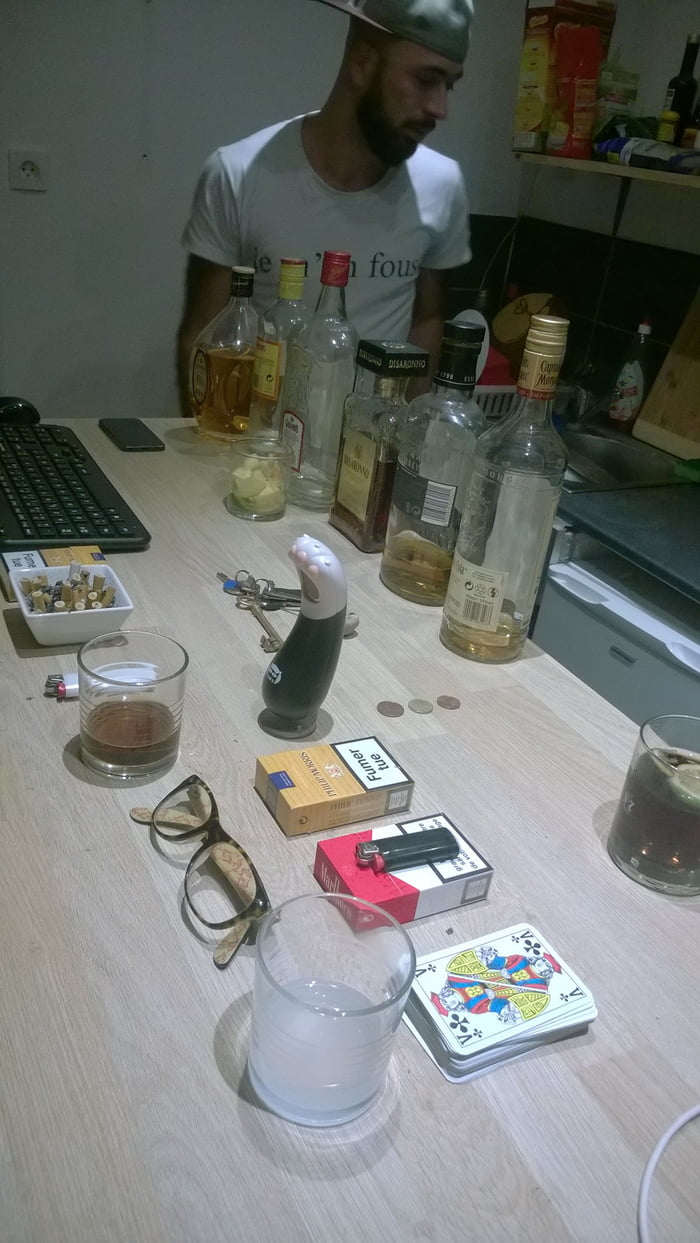 Partying with maniacal mates *feels good satisfying meme* - 9GAG