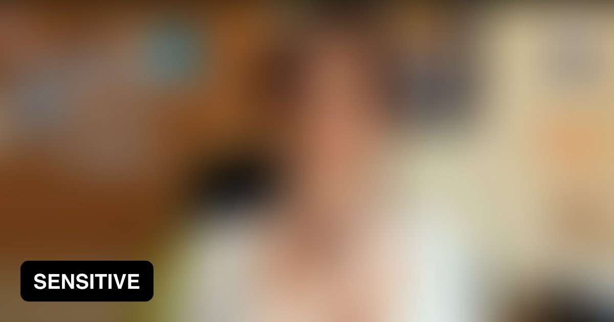 A man needs a name for this beautiful reporter - 9GAG