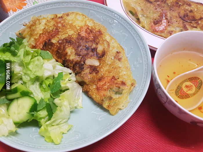 Homemade Vietnamese Banh Xeo (crispy pancake) with nuoc mam. Yum! - 9GAG
