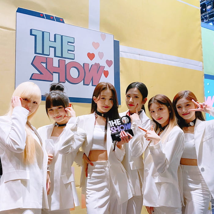 211214 - SBS MTV The Show Twitter Update with IVE - 9GAG