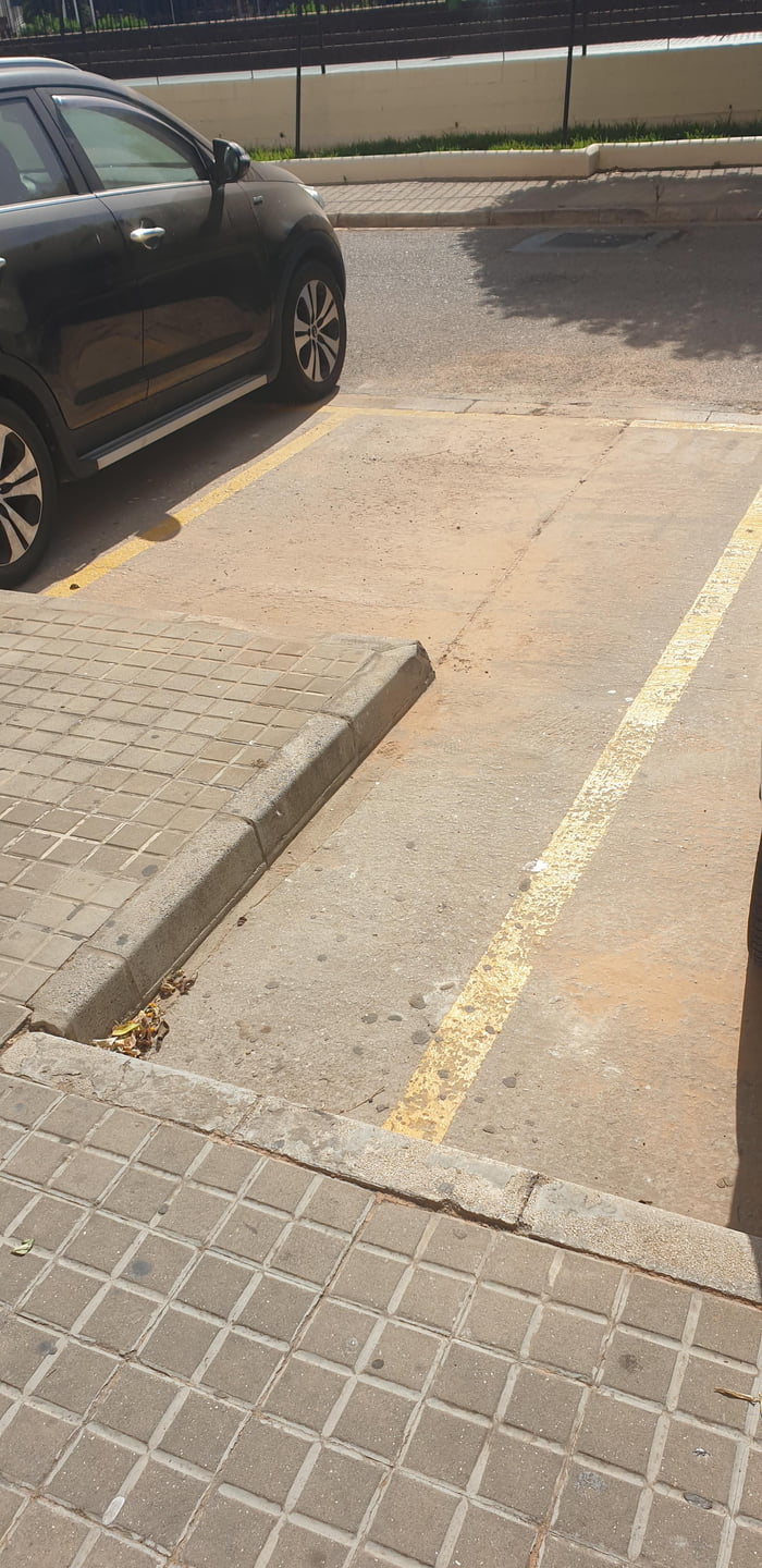 Worst Parking Spot Ever! - 9GAG