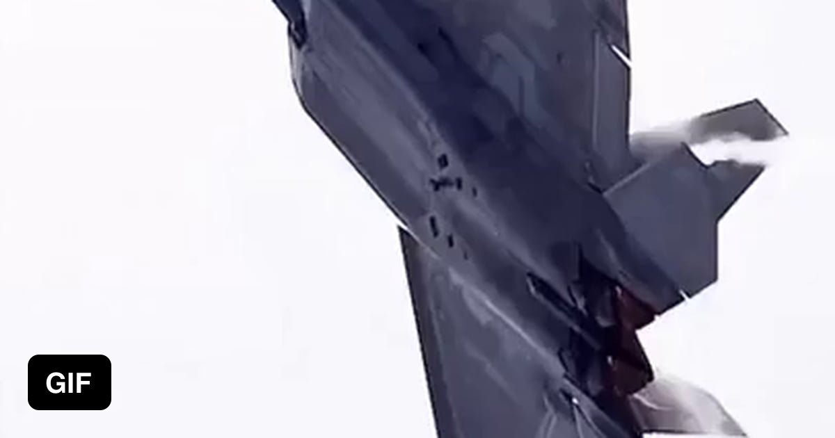 F-22 Raptor doing a Power Loop Maneuver - 9GAG