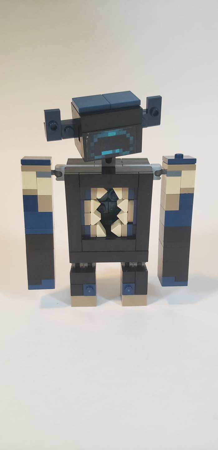 MOC Lego Warden - 9GAG