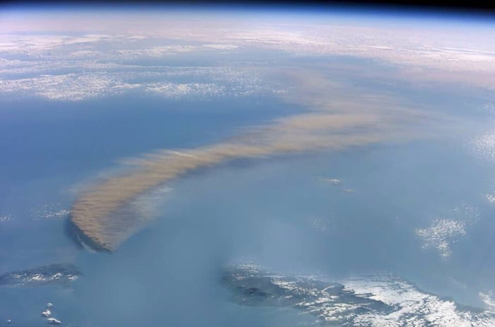 Smoke from Russian aircraft carrier 'Admiral Kuznetsov' seen from space ...