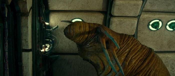How is this slug alien in "Rise of Skywalker" supposed to fix the ship ...
