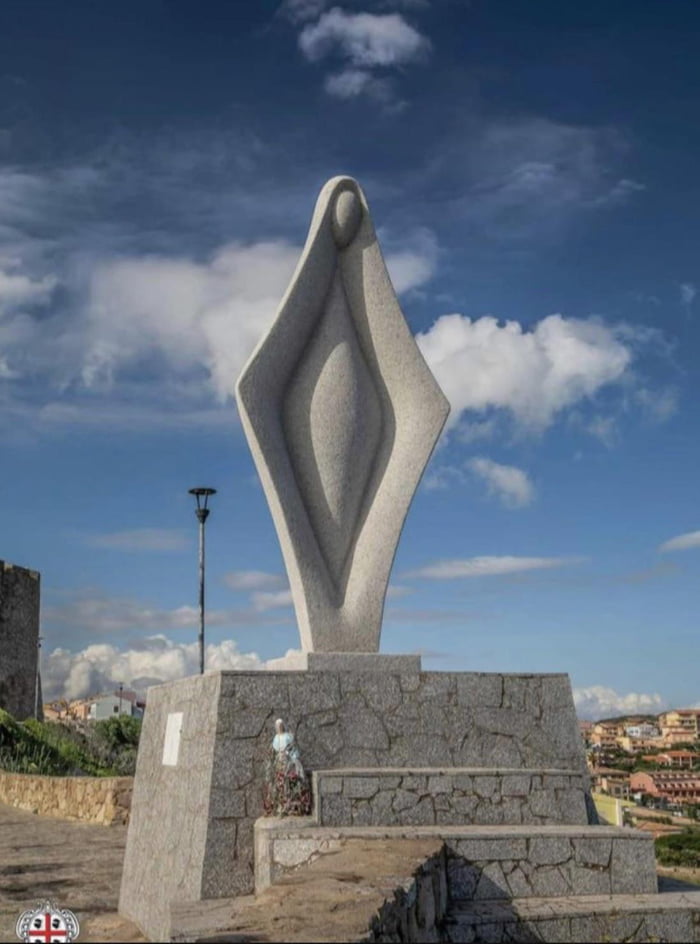 Modern art sculpture of the Virgin Mary created by Maria Scanu - 9GAG