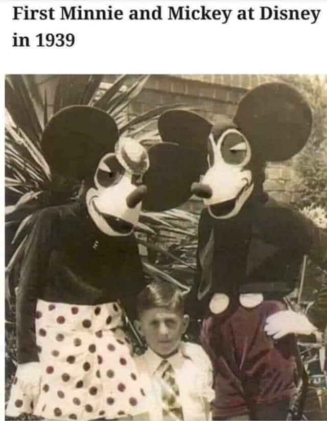 First Minnie and Mickey Mouse at Disney in 1939 - 9GAG