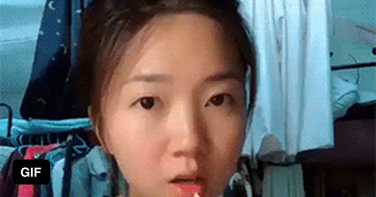 How to properly eat a cracker - 9GAG