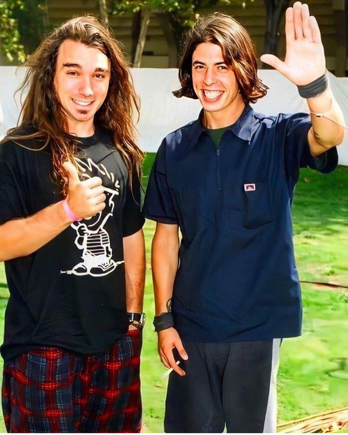Dave Grohl and Dave Abbruzzese at the MTV VMA’s September 9, 1992 - 9GAG