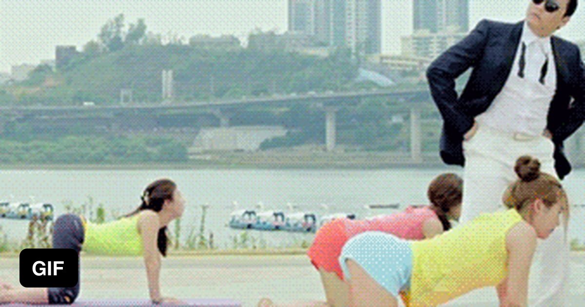 When I accidentally walk into my sister‘s yoga class - 9GAG