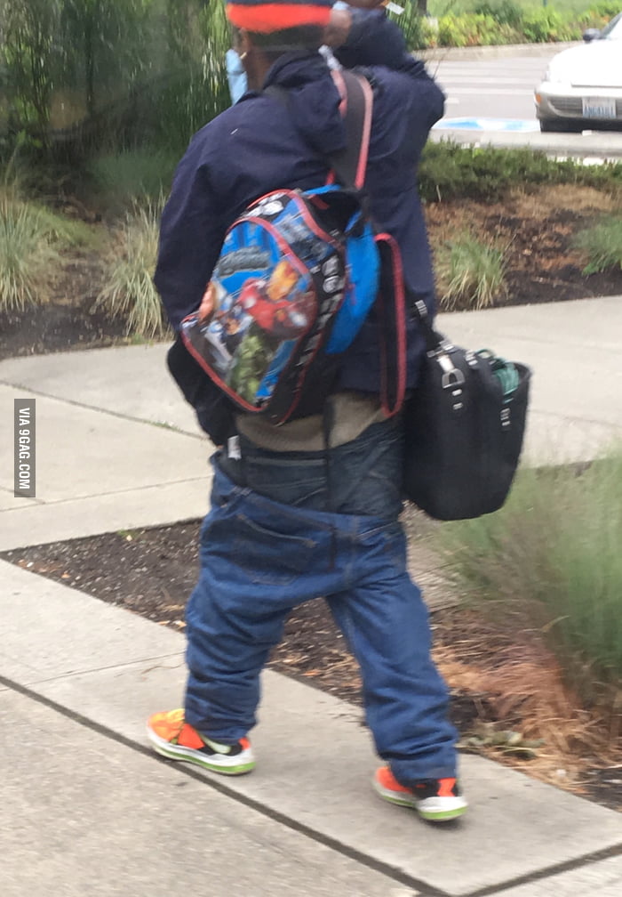 Lol at this dude for wearing TWO pairs of jeans - 9GAG