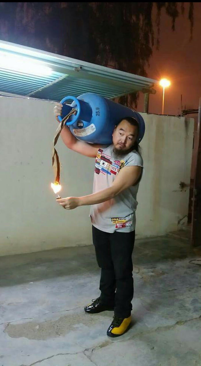 Here's come the Boom - 9GAG