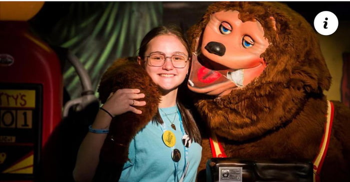 This animatronic at Billy Bob’s Wonderland in Barboursville, WV hugging ...