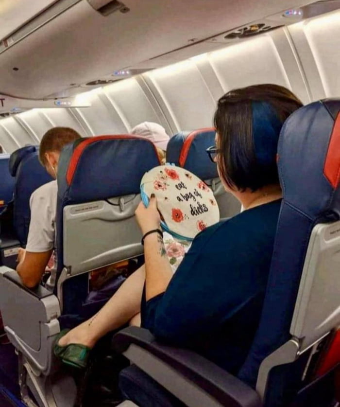 HolUp long flight - 9GAG