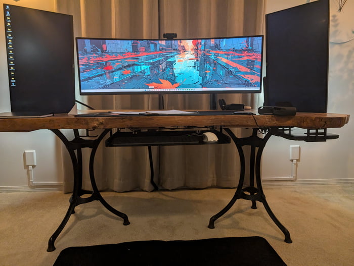 Changed side monitors to portrait if anyone interested.. - 9GAG