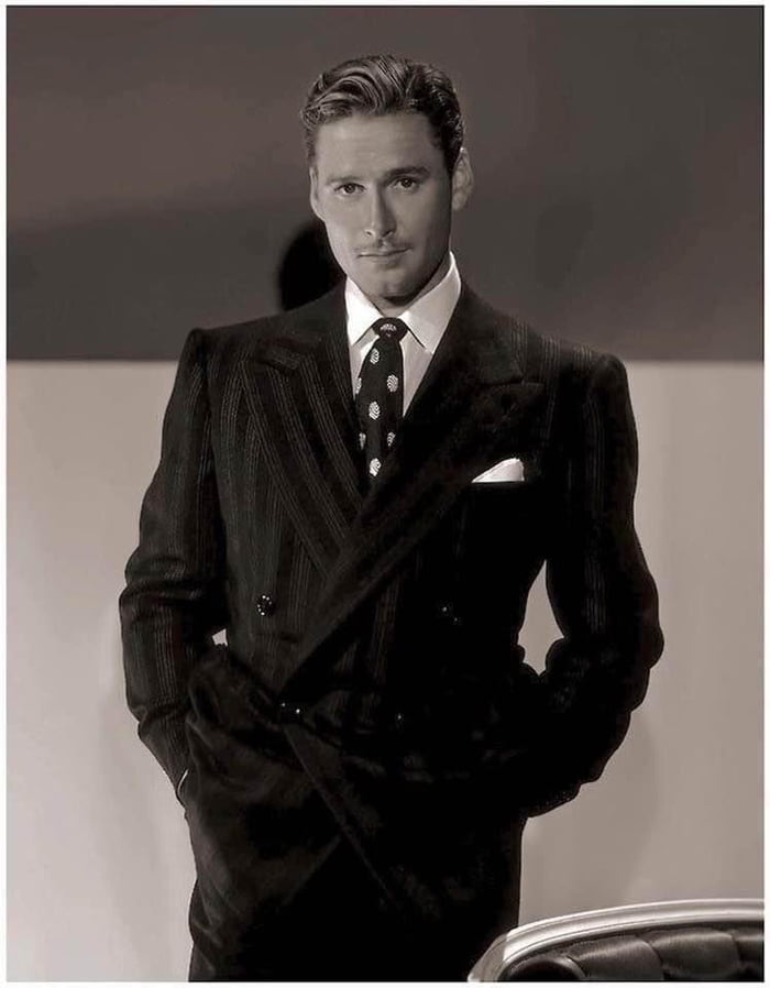 Errol Flynn photographed by George Hurrell, 1940 Errol Flynn (1909-1959 ...