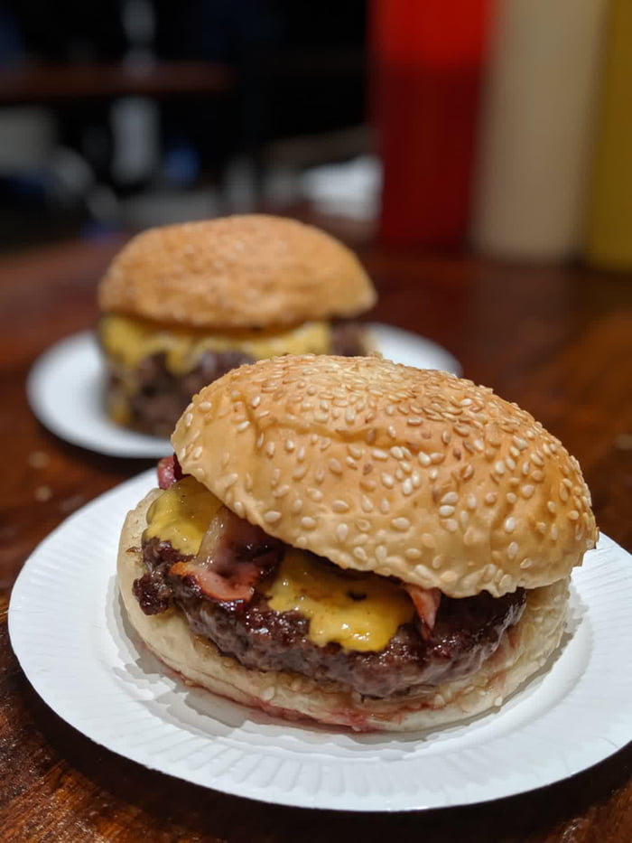 Arguably London's Best Cheeseburger - 9GAG