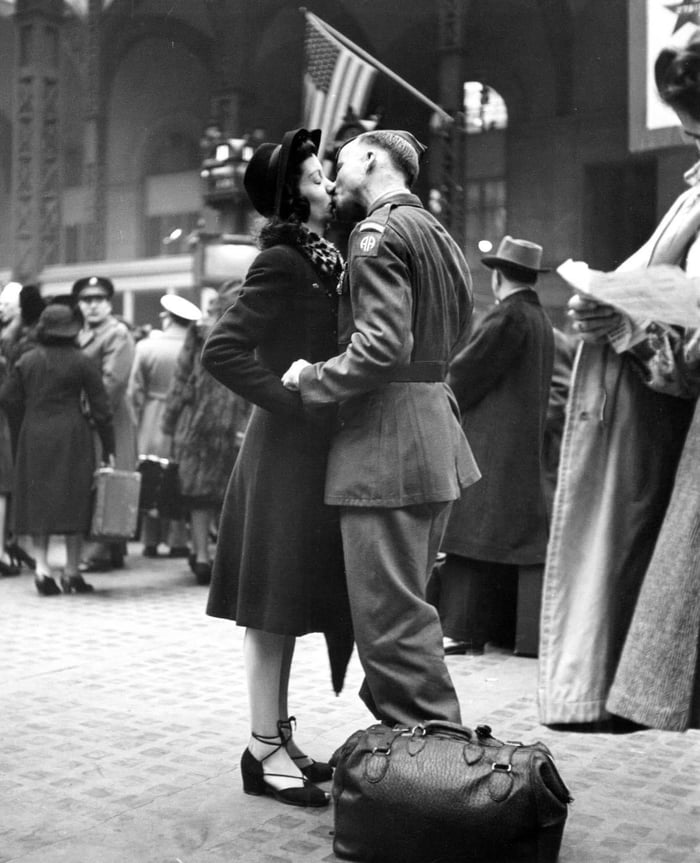 Young woman kissing a departing paratrooper, Penn Station, NYC, 1943 ...