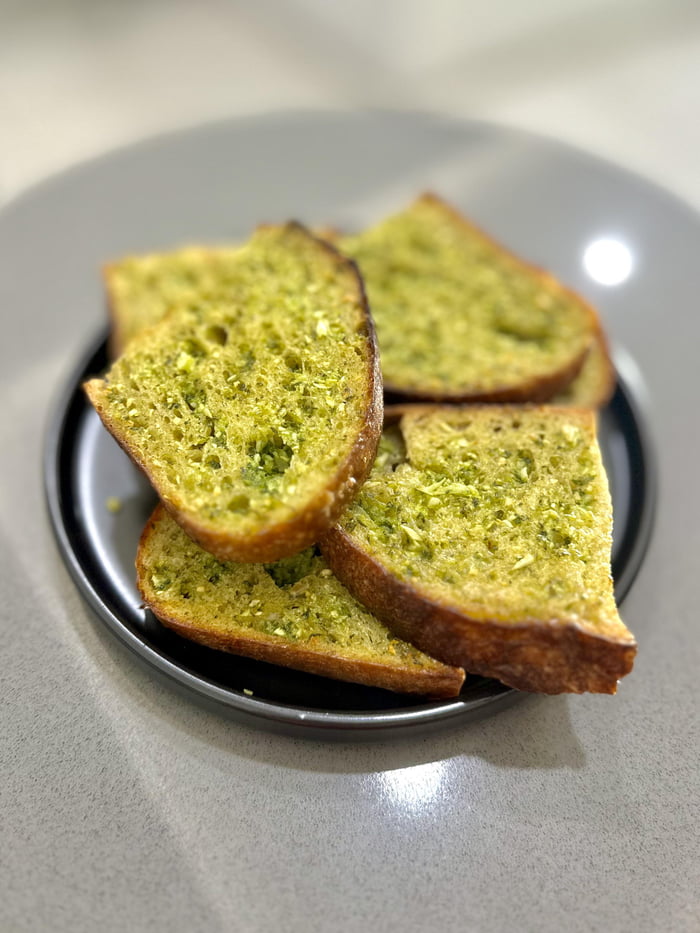 How can something so simple be so good? Garlic in Sourdough Bread. - 9GAG