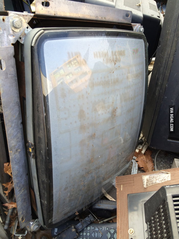 PACMAN burned into screen, too many hours or is it a stand up arcade ...